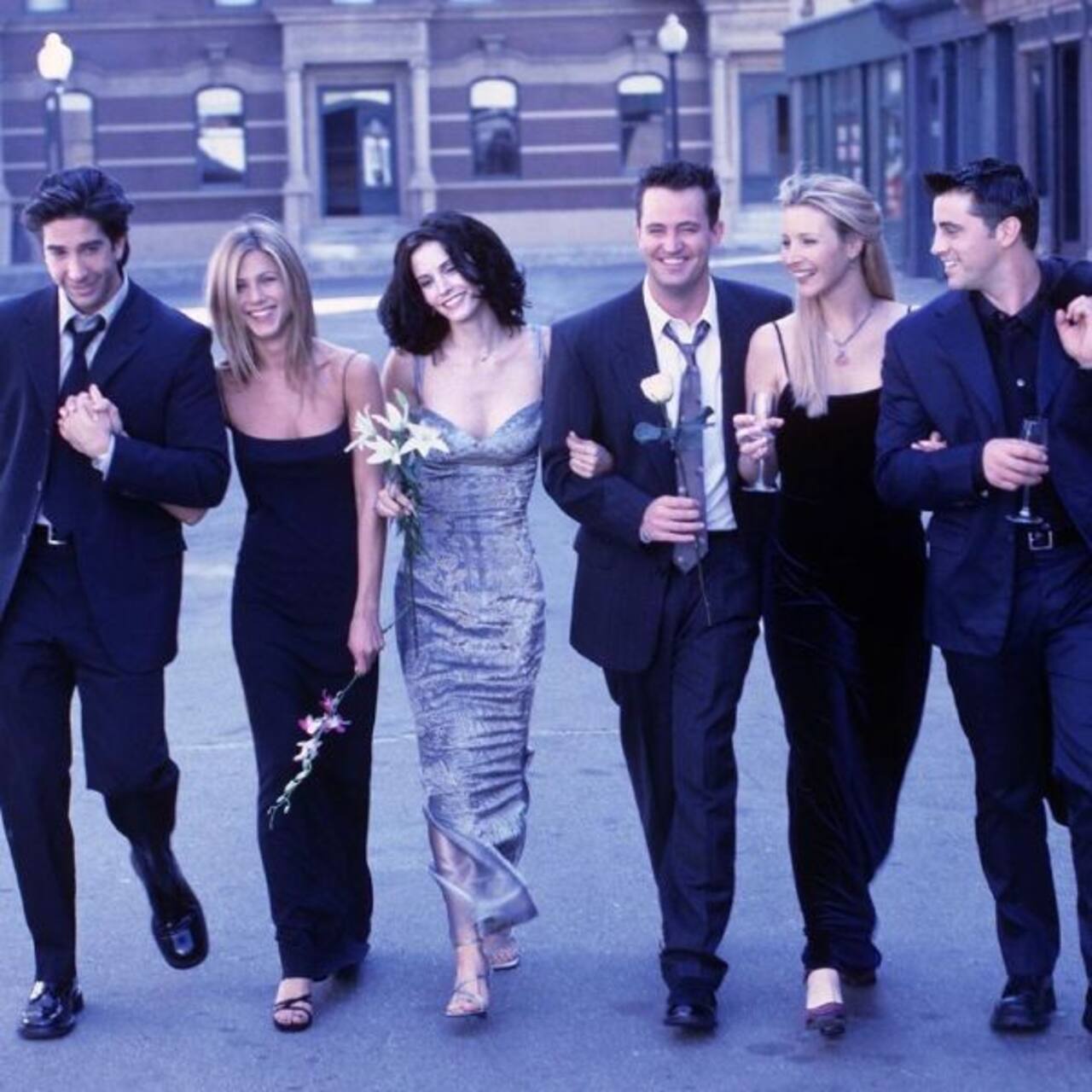 #25YearsOfFRIENDS! David Schwimmer, Courteney Cox, Lisa Kudrow cheer