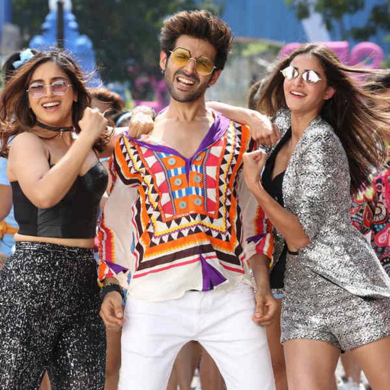 Pati Patni Aur Woh CRUSHES Pyaar Ka Punchnama 2 to become Kartik Aaryan ...