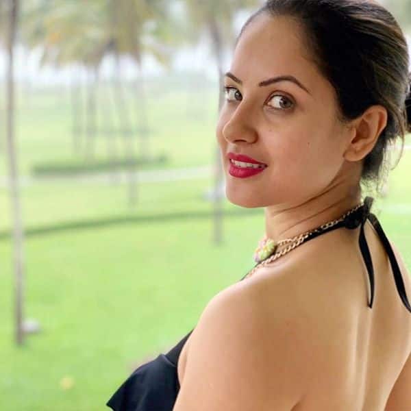 ब्लैक कलर की बोल्ड पिक्स में यूं कहर ढा रही हैं एक्ट्रेस Puja Banerjee ...