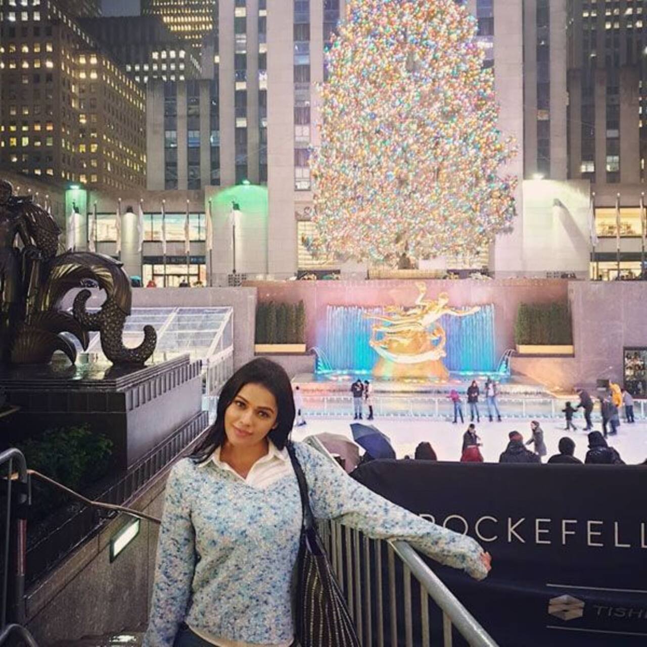 स्टाइलिश और ग्लैमरस लुक से फैंस की नीदें उड़ा चुकी हैं kasautii ...