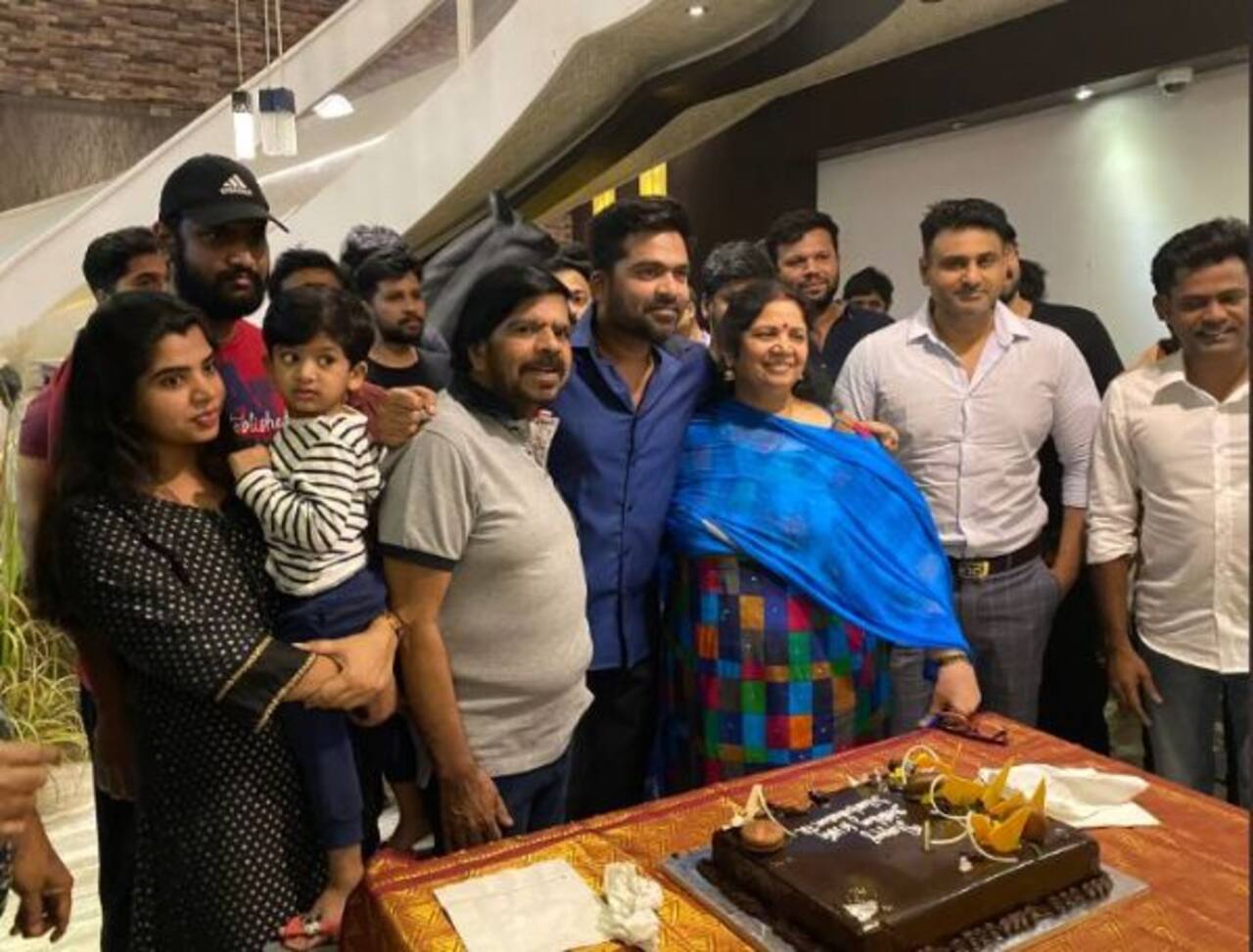 #HappyBirthdaySTR: Simbu fans gather outside his residence to celebrate ...
