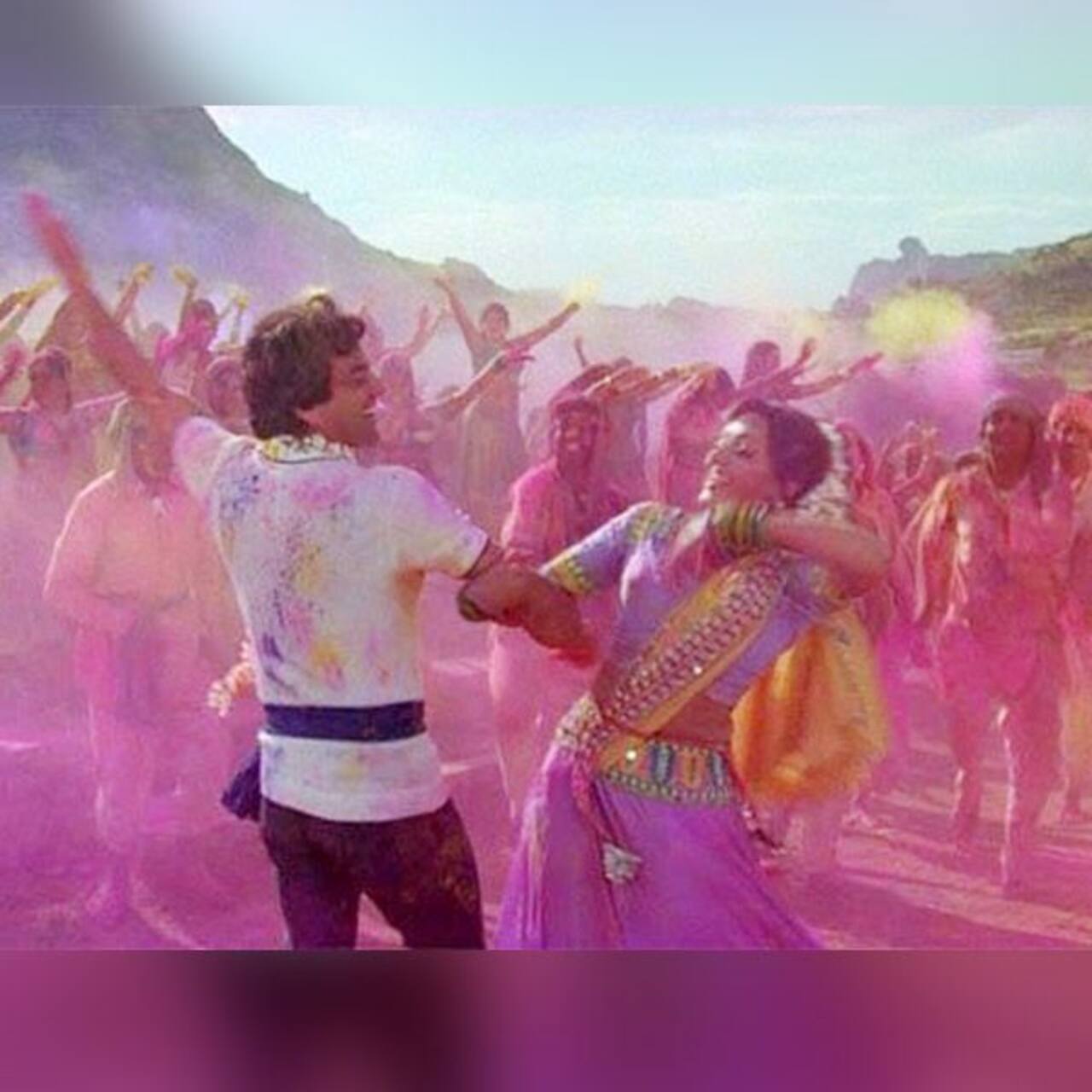 Holi 2020: शोले से लेकर दामिनी तक इन फिल्मों में होली का त्योहार लेकर ...