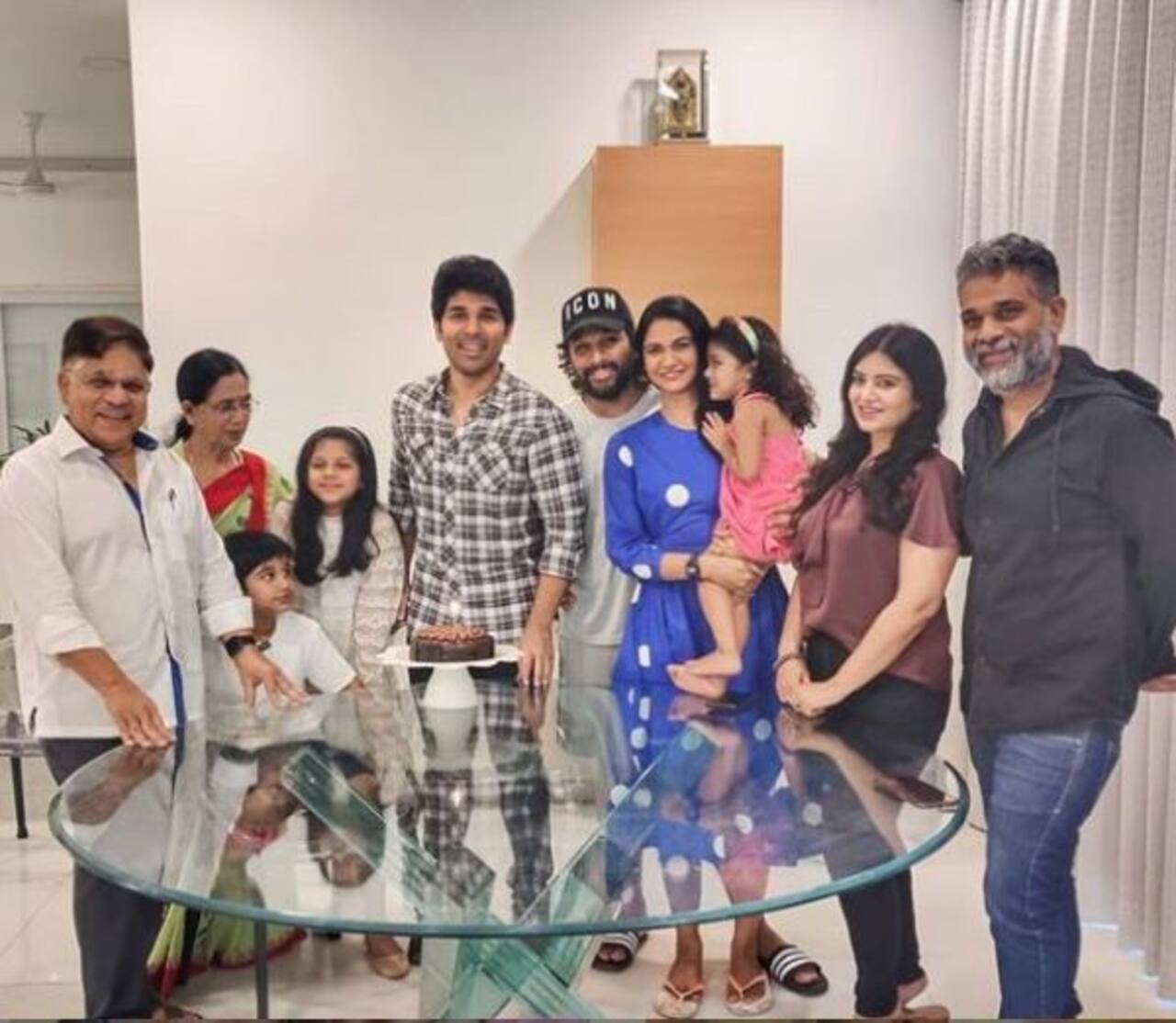 Allu Arjun wishes brother Sirish with this adorable childhood pic ...