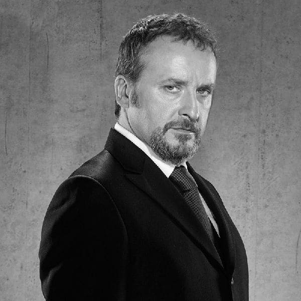 Money Heist's Colonel Luis Tamayo aka Fernando Cayo is a fan of THIS ...