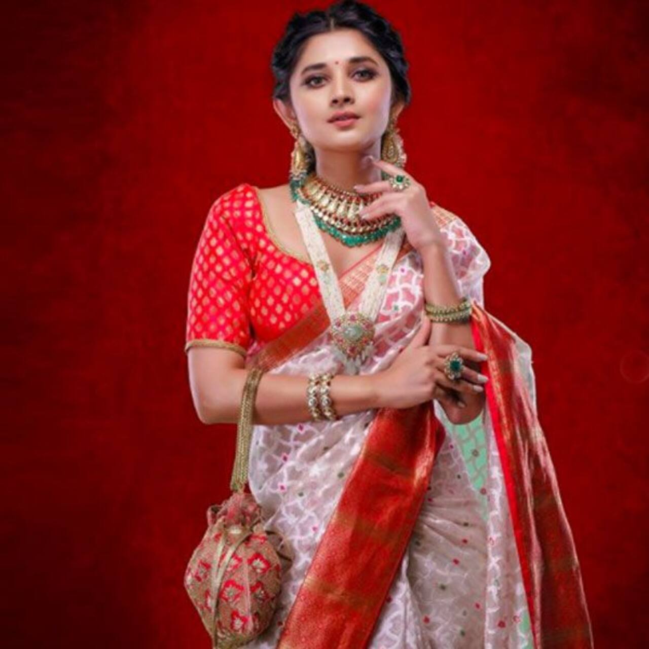 Guddan Tumse Na Ho Payega actress Kanika Mann looks AMAZING in a saree