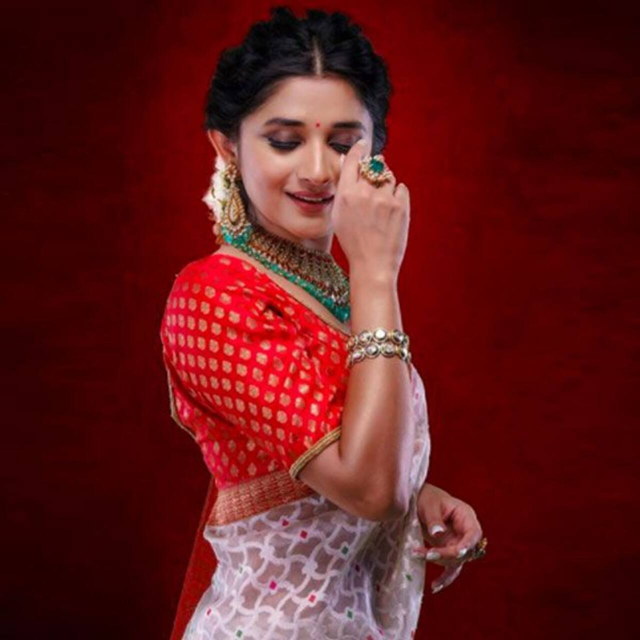 Guddan Tumse Na Ho Payega actress Kanika Mann looks AMAZING in a saree