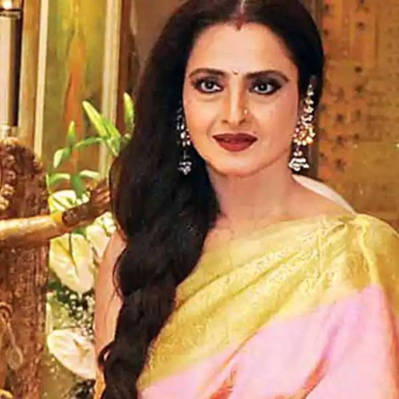 Here are some interesting stories behind Rekha's sindoor