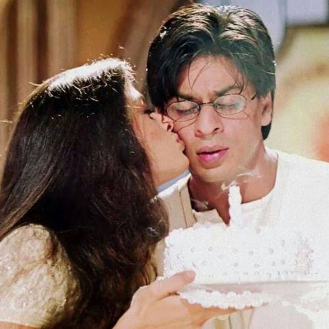 Shah Rukh Khan floors everyone by reciting 'pyaar kaise hota hai ...