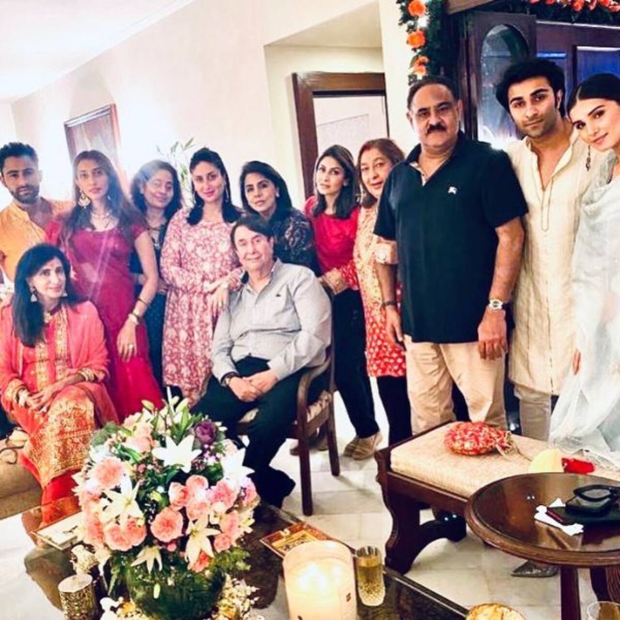 Kareena Kapoor Khan enjoys a family dinner with Riddhima Kapoor Sahni ...