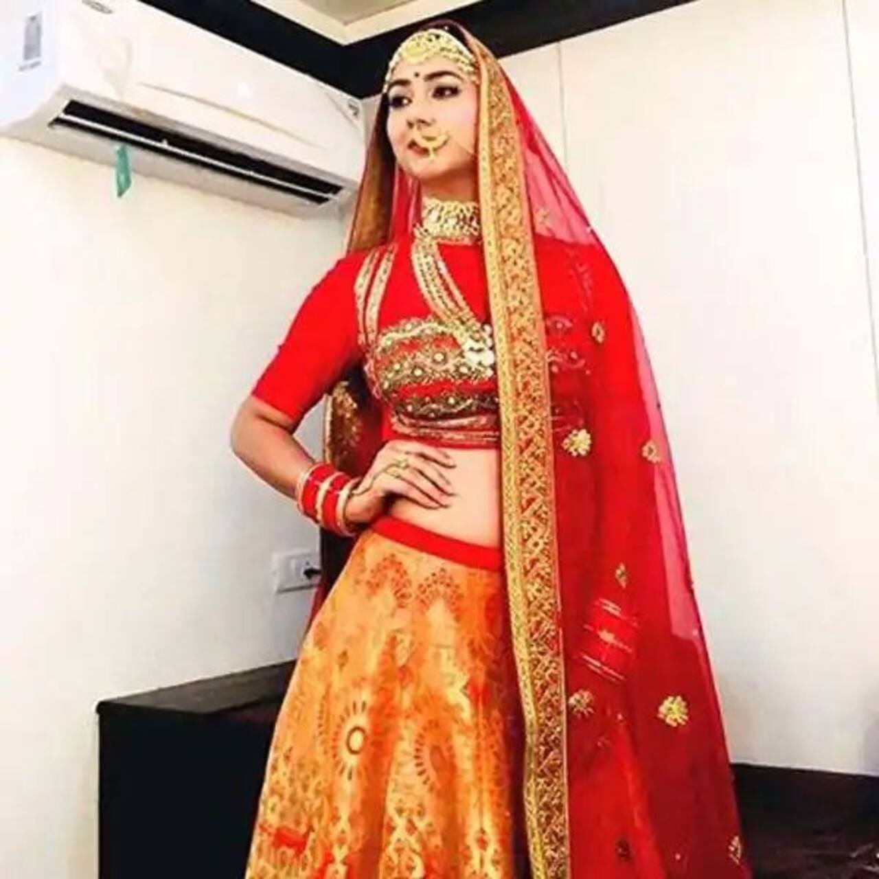 Disha Parmar's bridal pictures go viral as Rahul Vaidya proposes to her ...