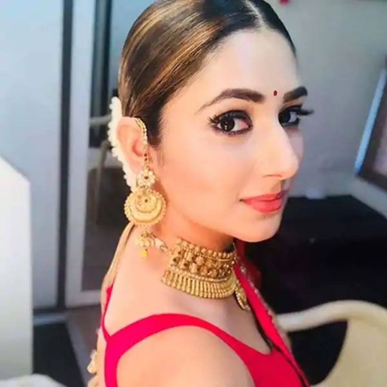 Disha Parmar's bridal pictures go viral as Rahul Vaidya proposes to her ...