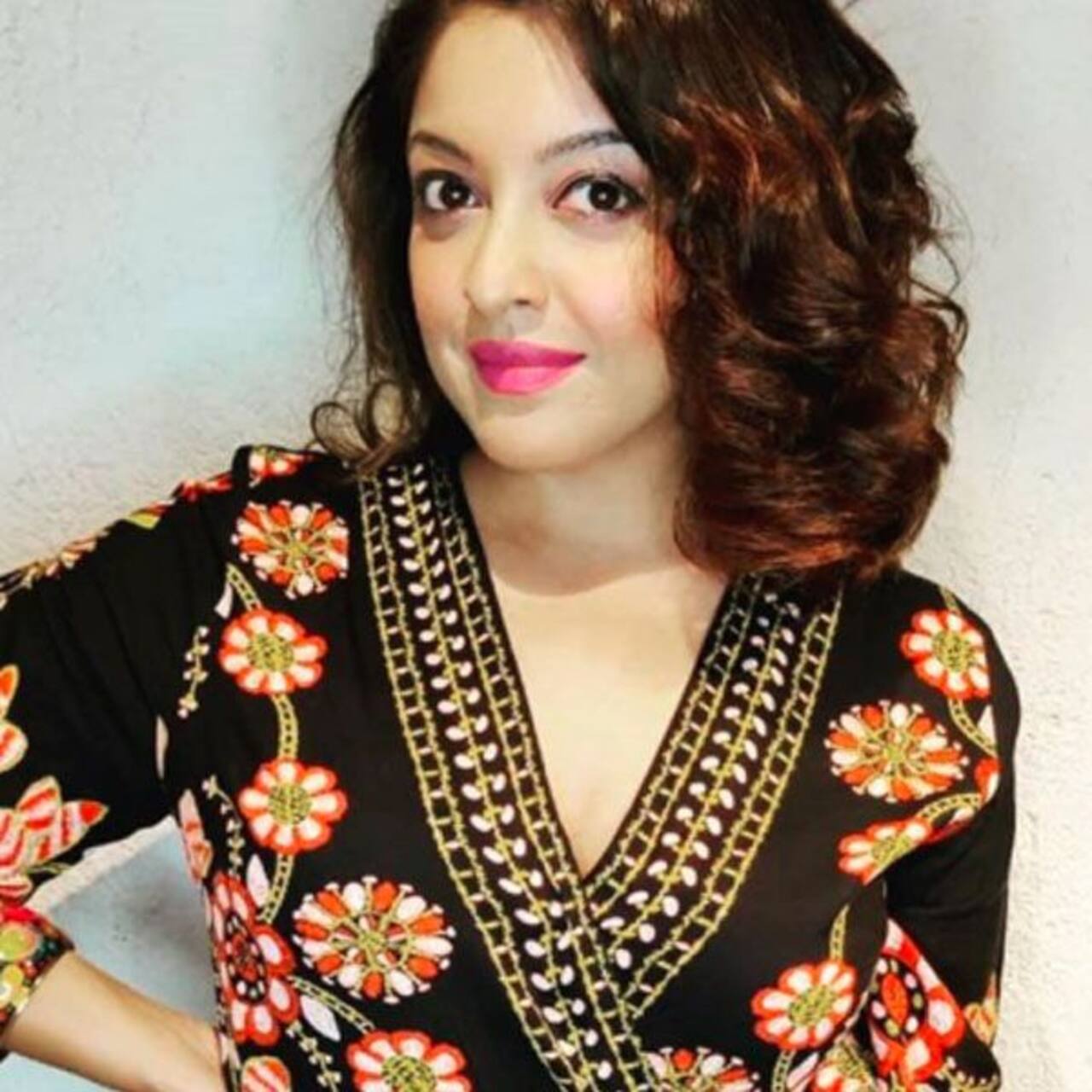 Tanushree Chatterjee In Romantic Mood in Baraf Ke Paani Bhojpuri ...