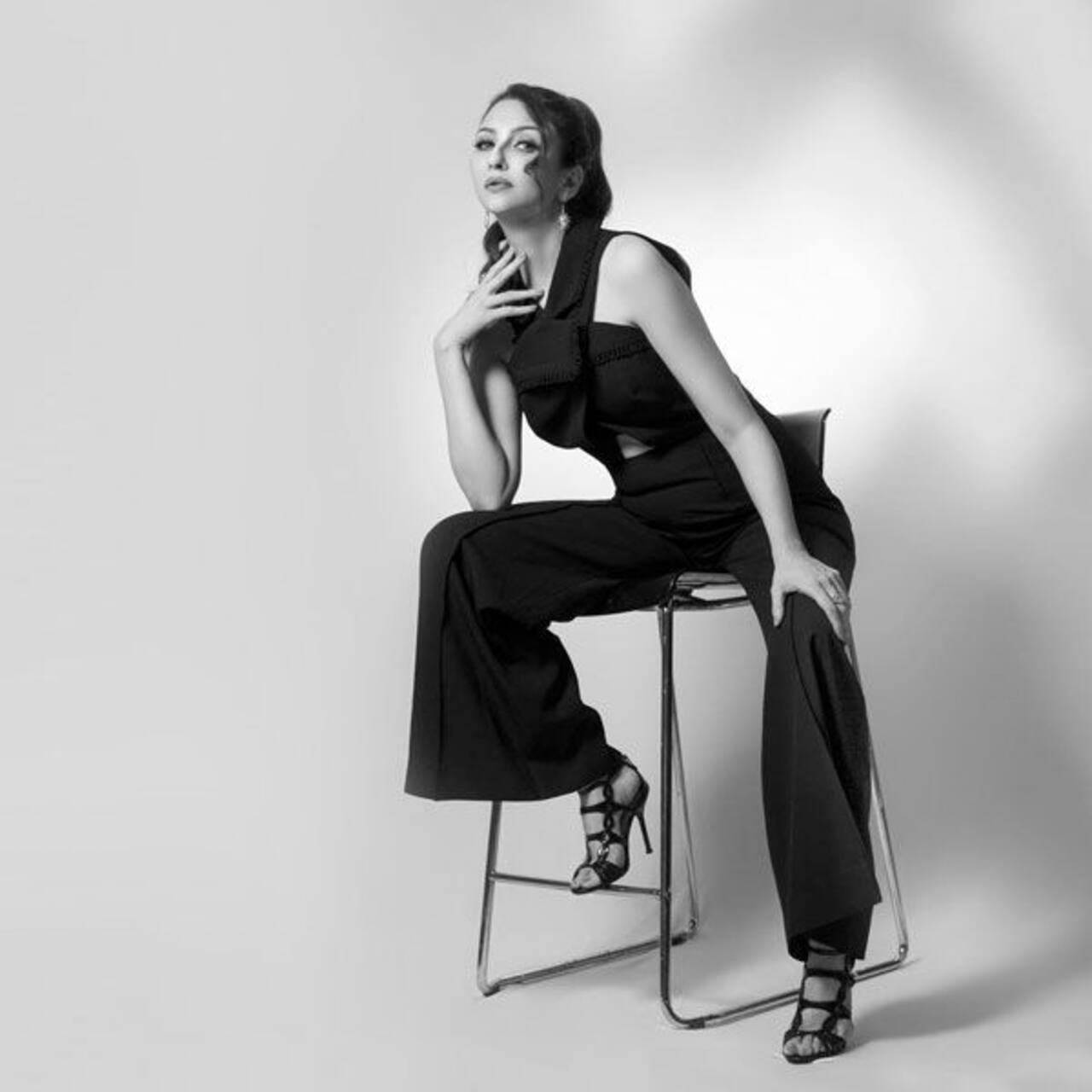 Bhabiji Ghar Par Hain actress Saumya Tandon’s monochrome photoshoot is ...