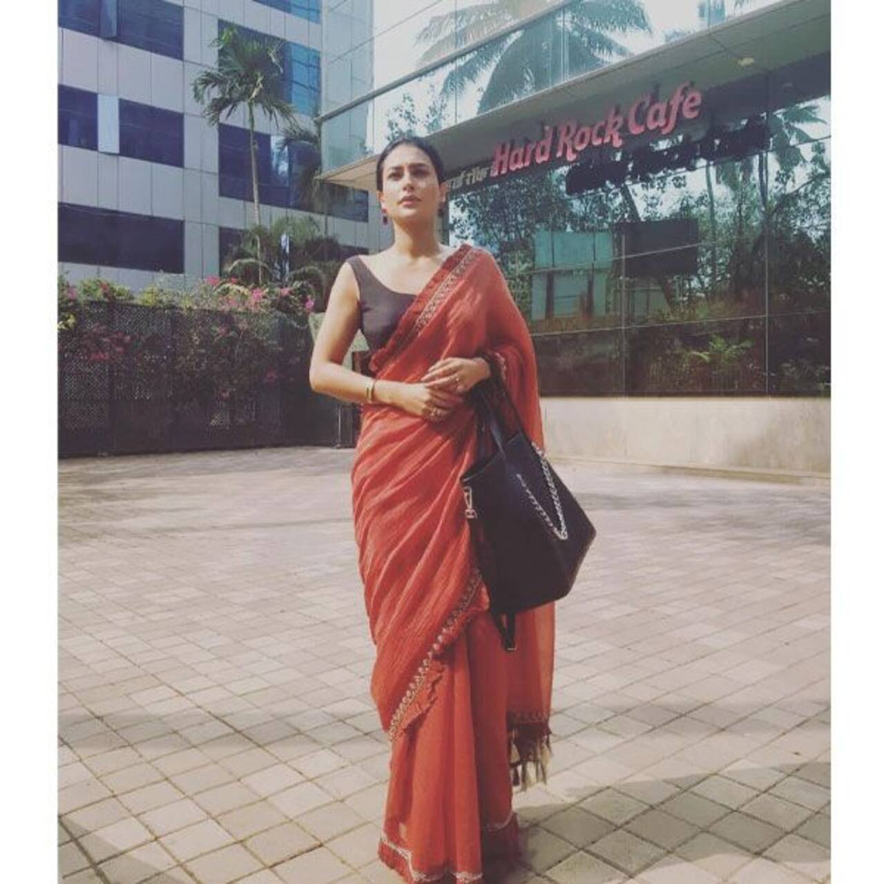 Bigg Boss 14’s Pavitra Punia looks gorgeous in a red saree as she steps ...