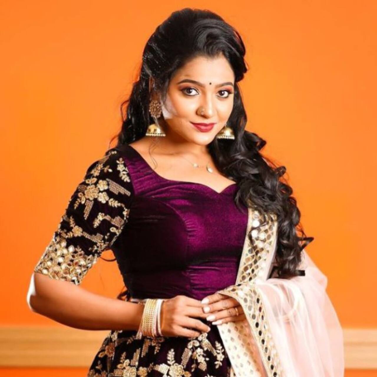Tamil actress VJ Chithra of Pandian Stores dies by suicide