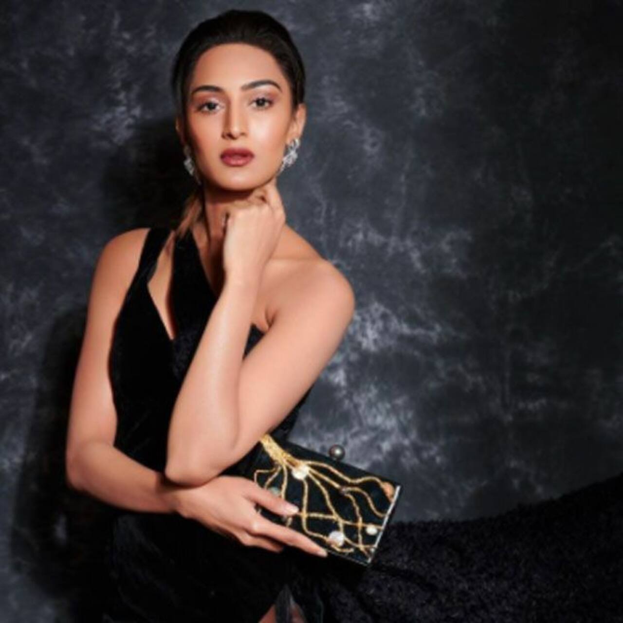 Kuch Rang Pyar Ke Aise Bhi actress Erica Fernandes turns a HAWT beauty ...