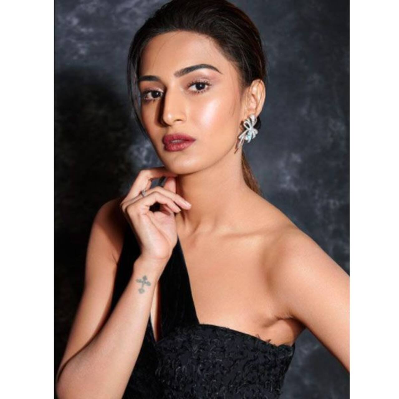 Kuch Rang Pyar Ke Aise Bhi actress Erica Fernandes turns a HAWT beauty ...