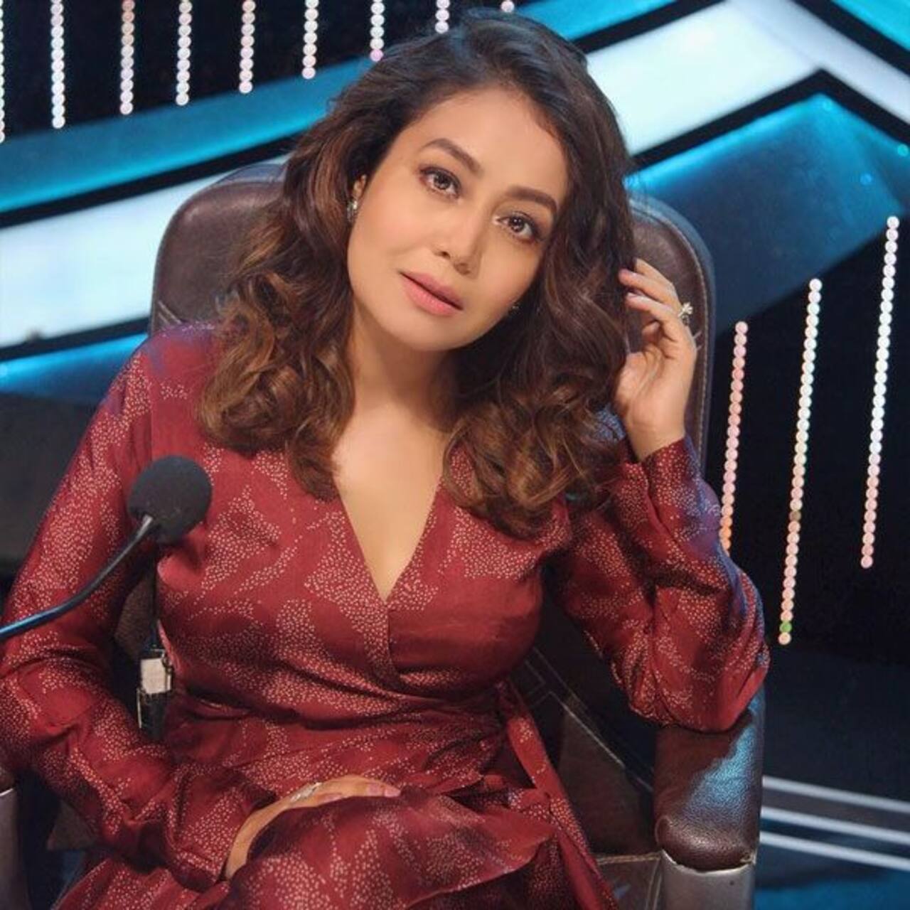 Neha Kakkar cannot stop gushing and blushing over her pretty outfit ...