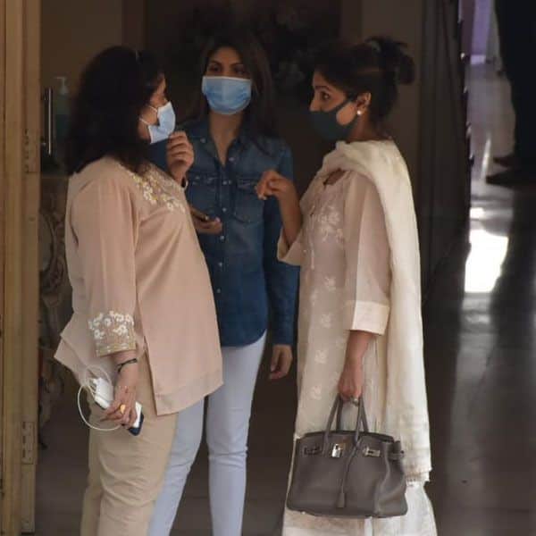 Rajiv Kapoor Chautha: Riddhima Kapoor Sahni, Karisma Kapoor, Babita ...