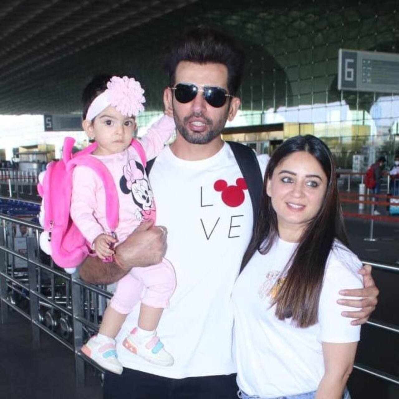 Jay Bhanushali and Mahhi Vij's daughter Tara Bhanushali takes her first flight; cutely waves ...