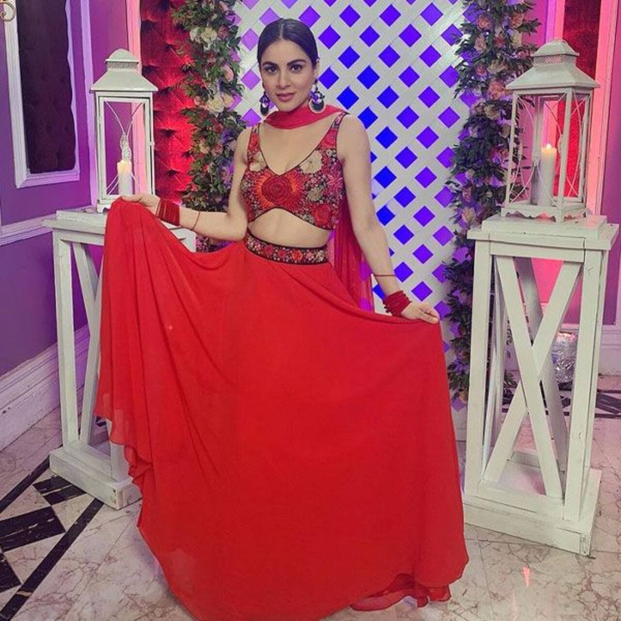 Kundali Bhagya: Preeta aka Shraddha Arya poses like a biker, View ...