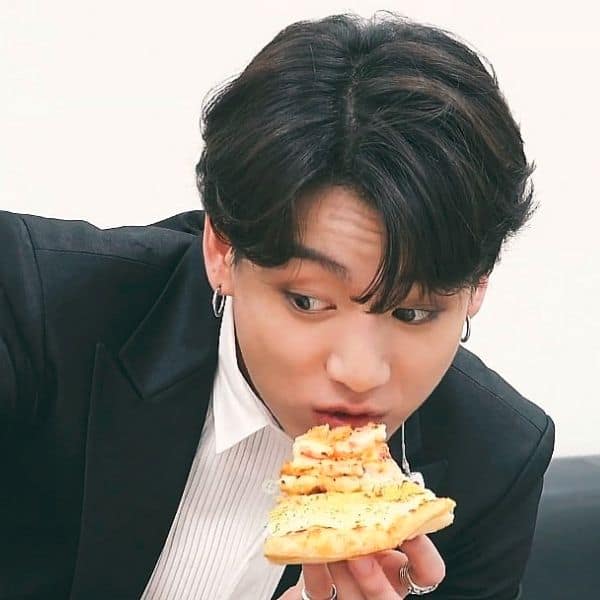 Throwback: When BTS’ Jungkook discovered making pizzas and ate them for ...