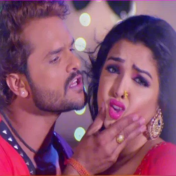 Aamrapali Dubey को बाहों में कसे नजर आए Khesari Lal Yadav, फोटो देख यूजर्स बोले, 'बस करो हमें ...