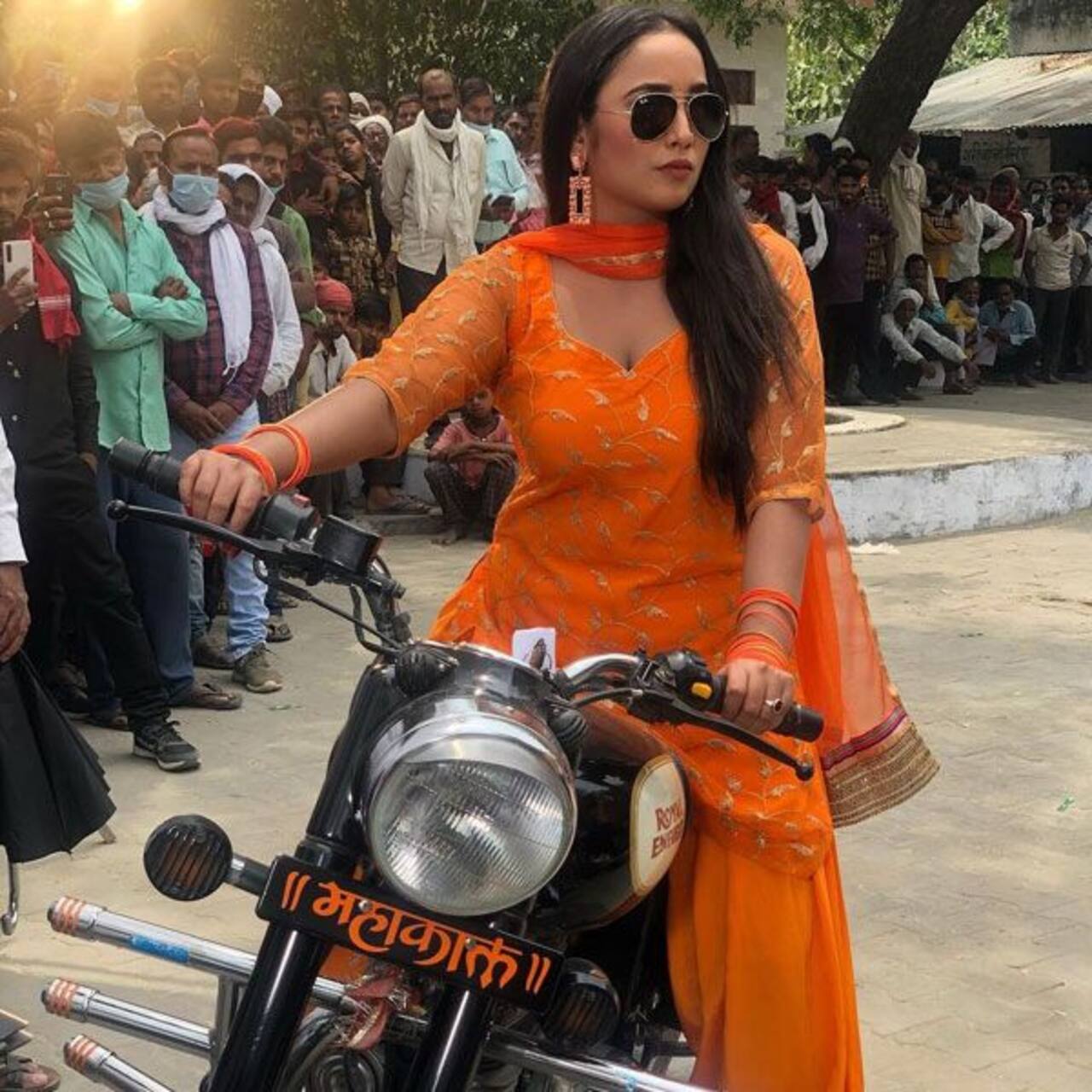 Rani Chatterjee ने पंजाबी कुड़ी बनकर मारी धांसू एंट्री, Bullet पर सवार ...