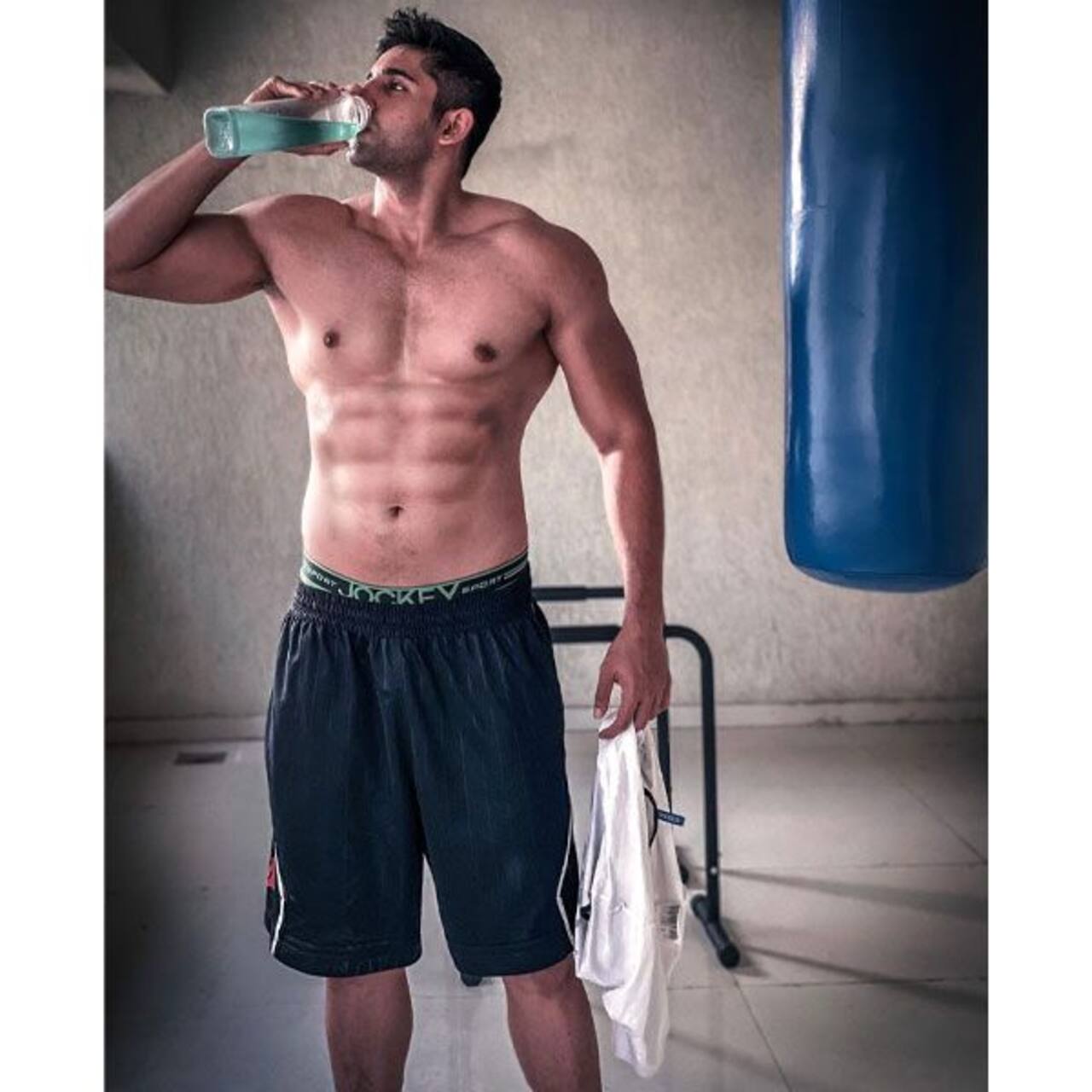 Khatron Ke Khiladi 11: Varun Sood's shirtless pics will make you very ...