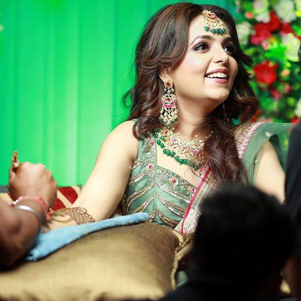 The Kapil Sharma Show's Sugandha Mishra dreamy mehendi ceremony ...