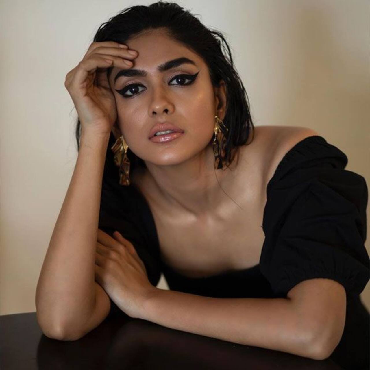 Super 30 and Jersey actress, Mrunal Thakur expresses her desire to work ...