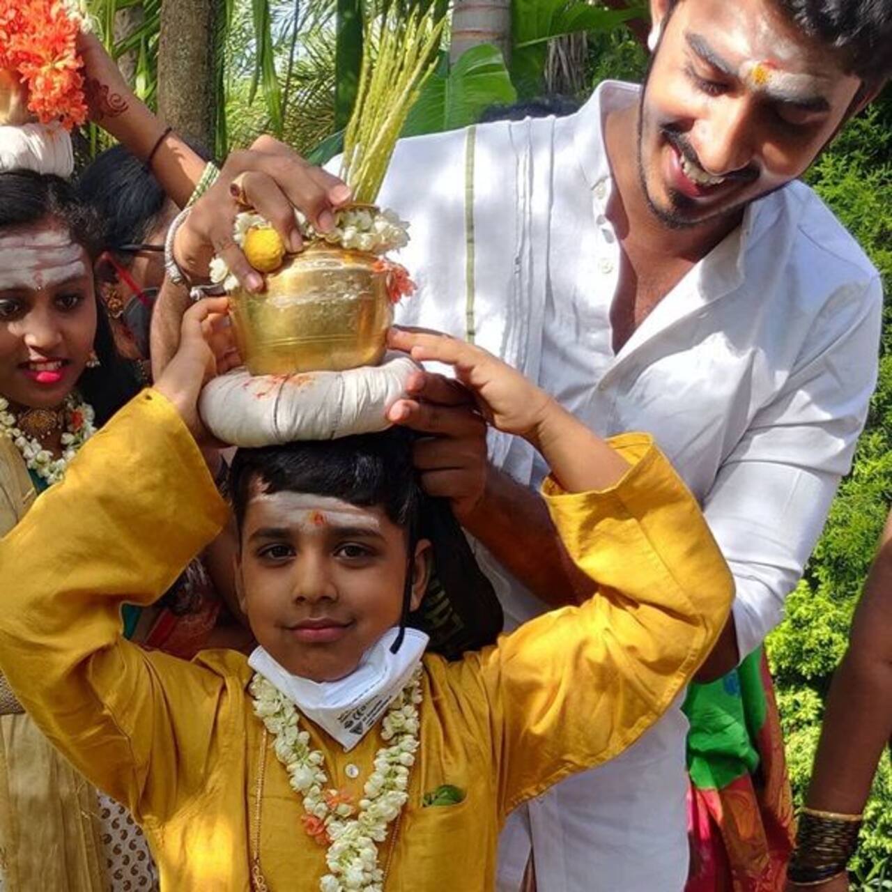 Kannada TV actors Chandan Kumar and Kavitha Gowda tie the knot in a ...
