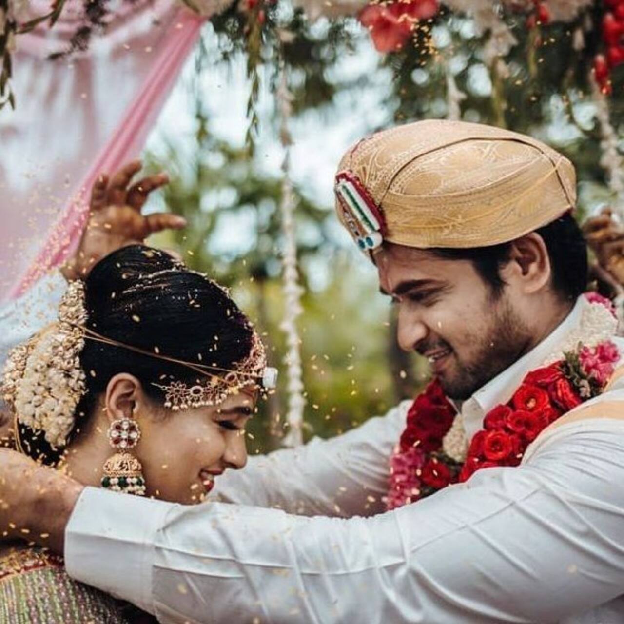 Kannada TV actors Chandan Kumar and Kavitha Gowda tie the knot in a ...