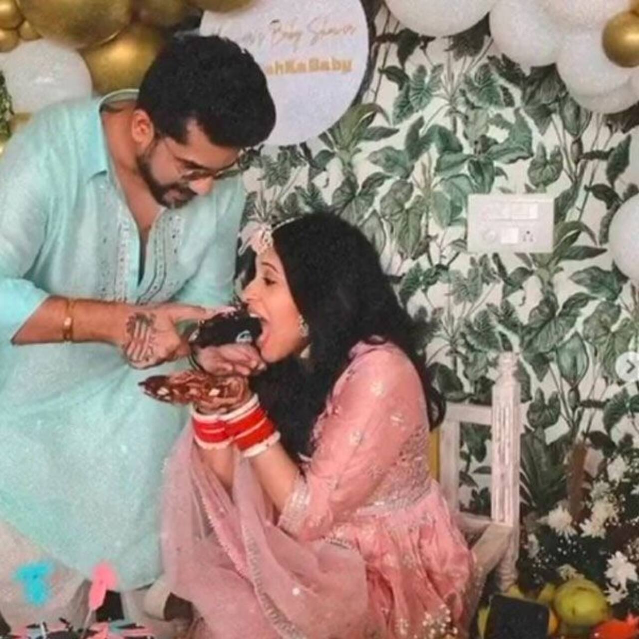 Kishwer Merchant looks resplendent in a pink lehenga for her baby ...