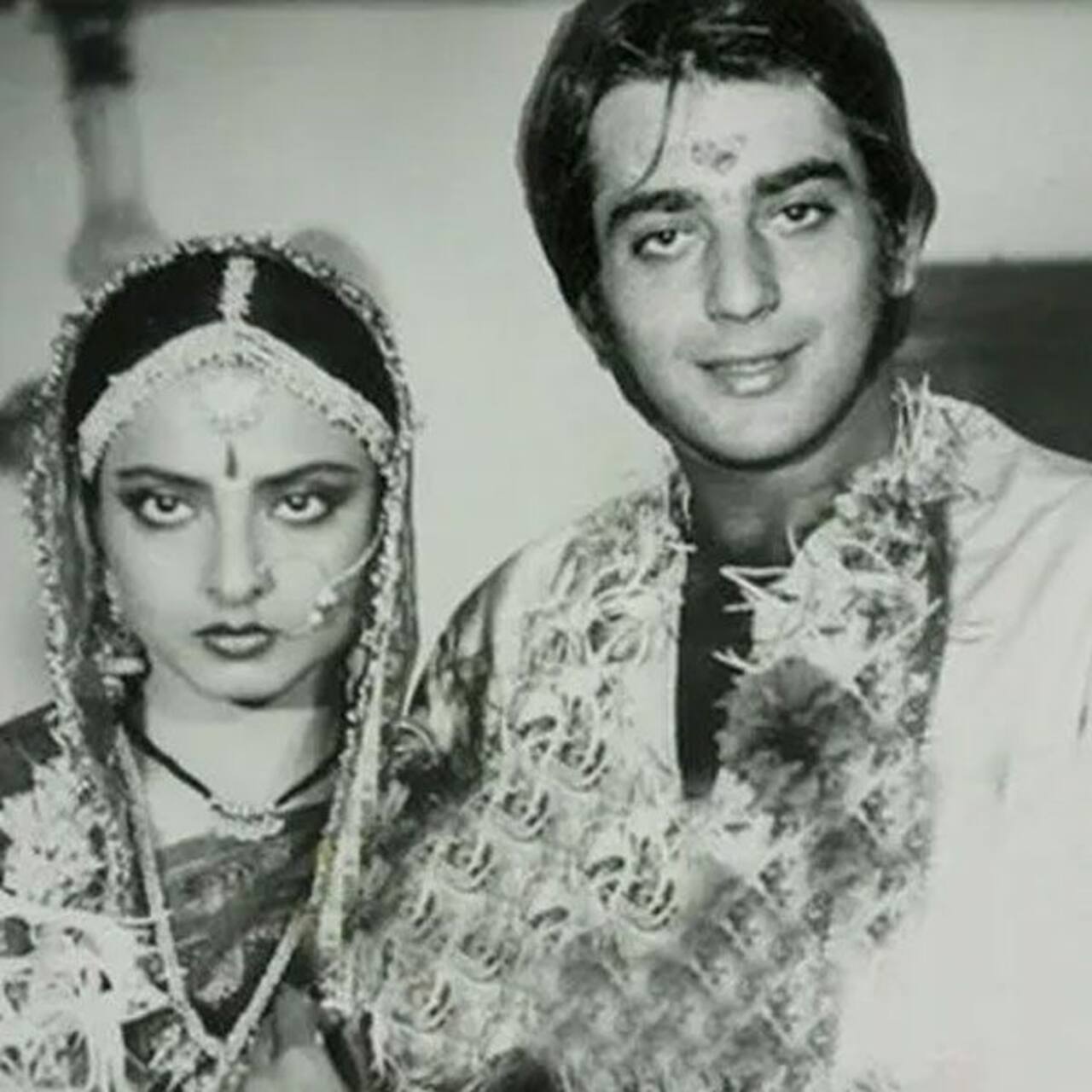 इन 9 बॉलीवुड हीरो के दिलों में बसती थीं Rekha, Akshay Kumar और Sanjay ...