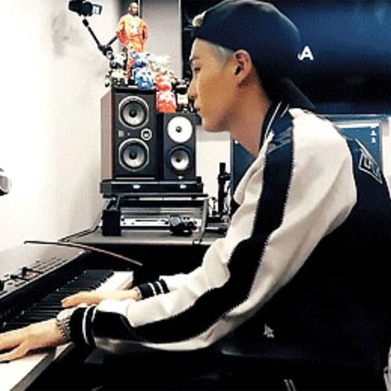 BTS: Suga's Genius Lab personal studio is a like a haven for any ...