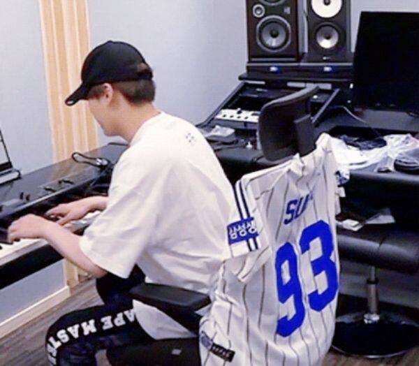 BTS: Suga's Genius Lab personal studio is a like a haven for any ...