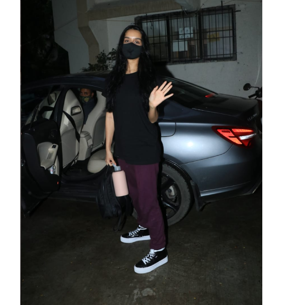 Trending entertainment photo gallery: Sara Ali Khan's captivating BTS ...