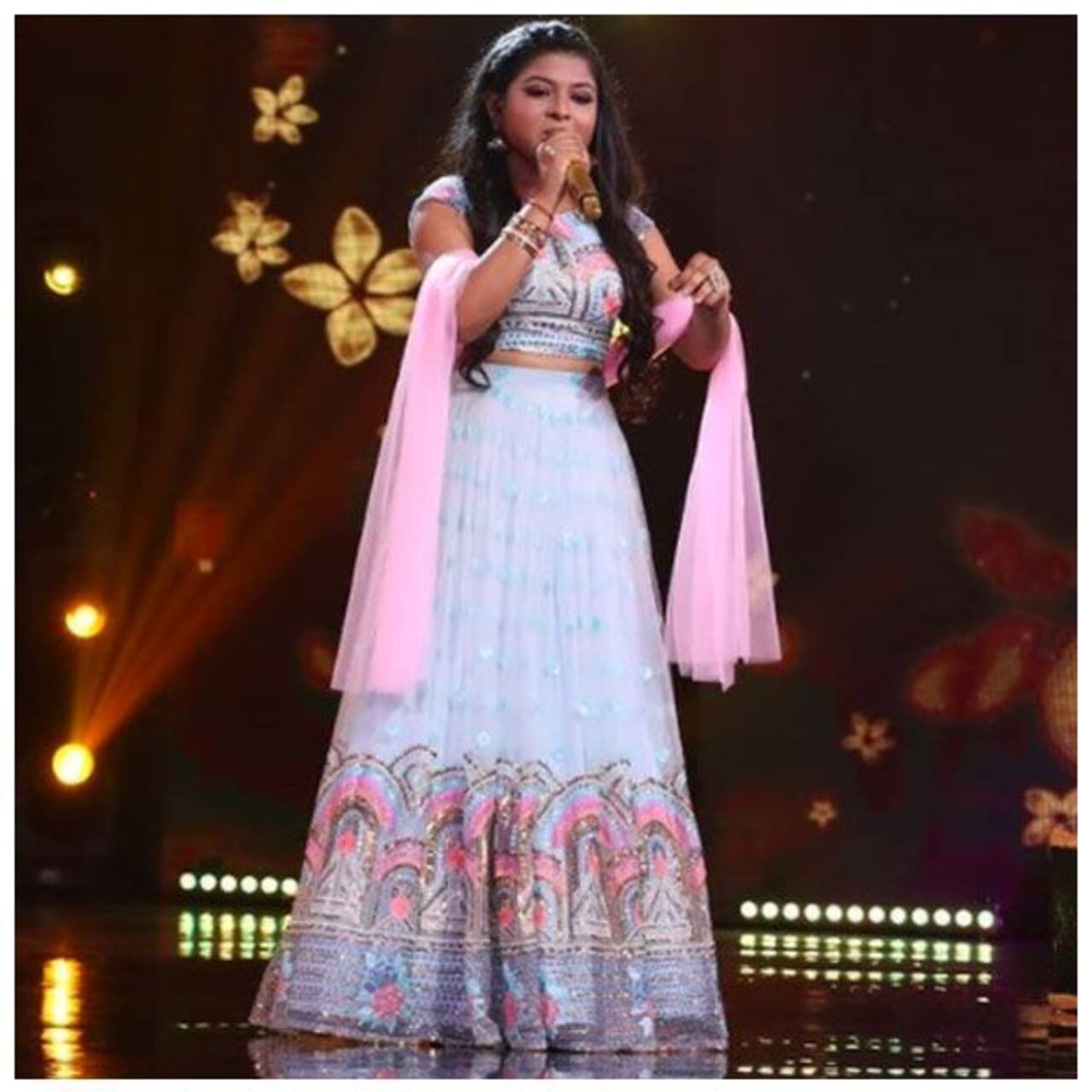Indian Idol 12: Arunita Kanjilal’s simple yet elegant look leaves us ...