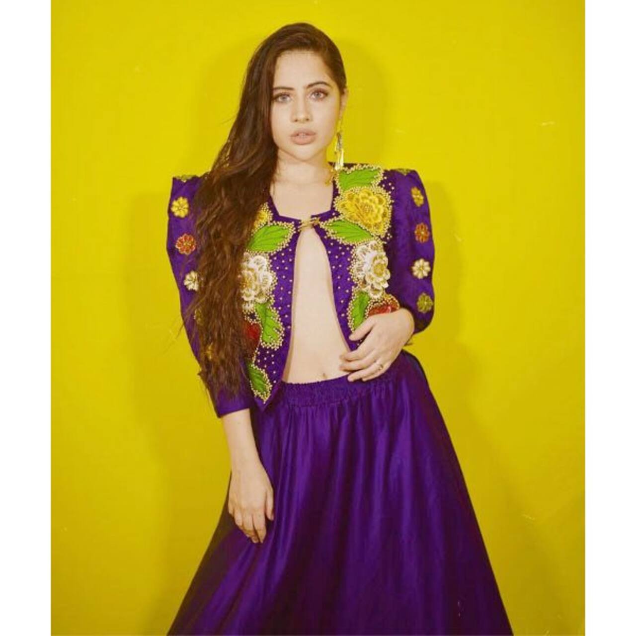 Bigg Boss OTT contestant Urfi Javed goes bra-less in these STEAMY pics ...