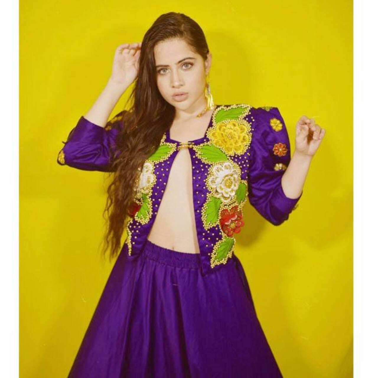 Bigg Boss OTT contestant Urfi Javed goes bra-less in these STEAMY pics ...