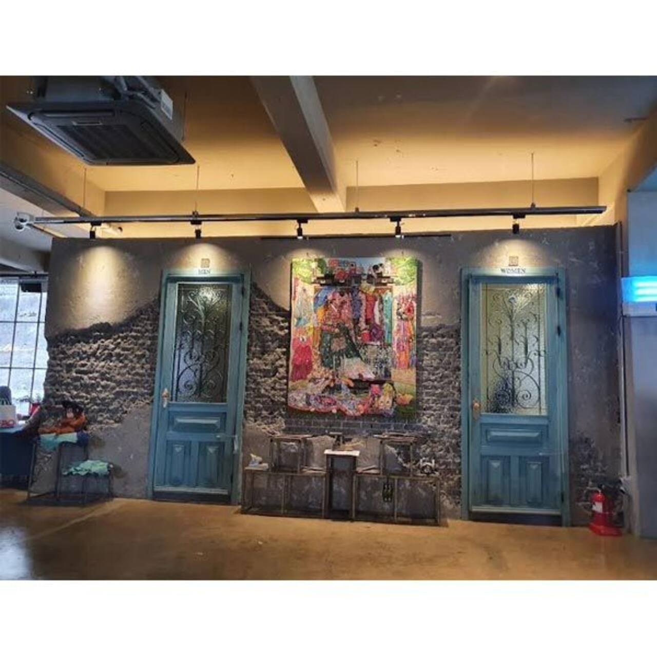 BTS: A sneak peek of Jimin's dad's classy cafe in Busan which proves ...