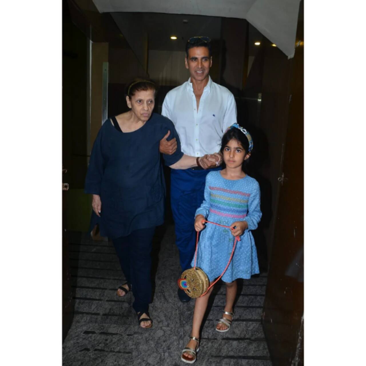 Akshay Kumar's mother passes away: Aruna Bhatia and her superstar son ...