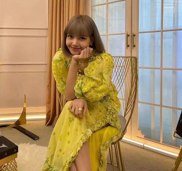 Blackpink: If you're in love with Lisa's signature bangs, you need to ...