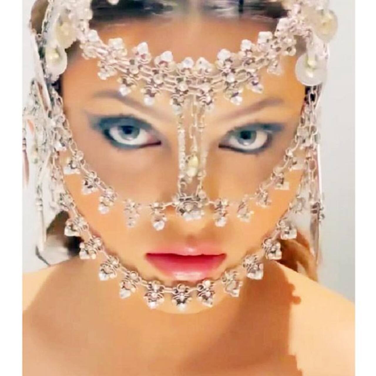 Urvashi Rauteala looks like a spitting image of ‘Helen of Troy’ in her ...