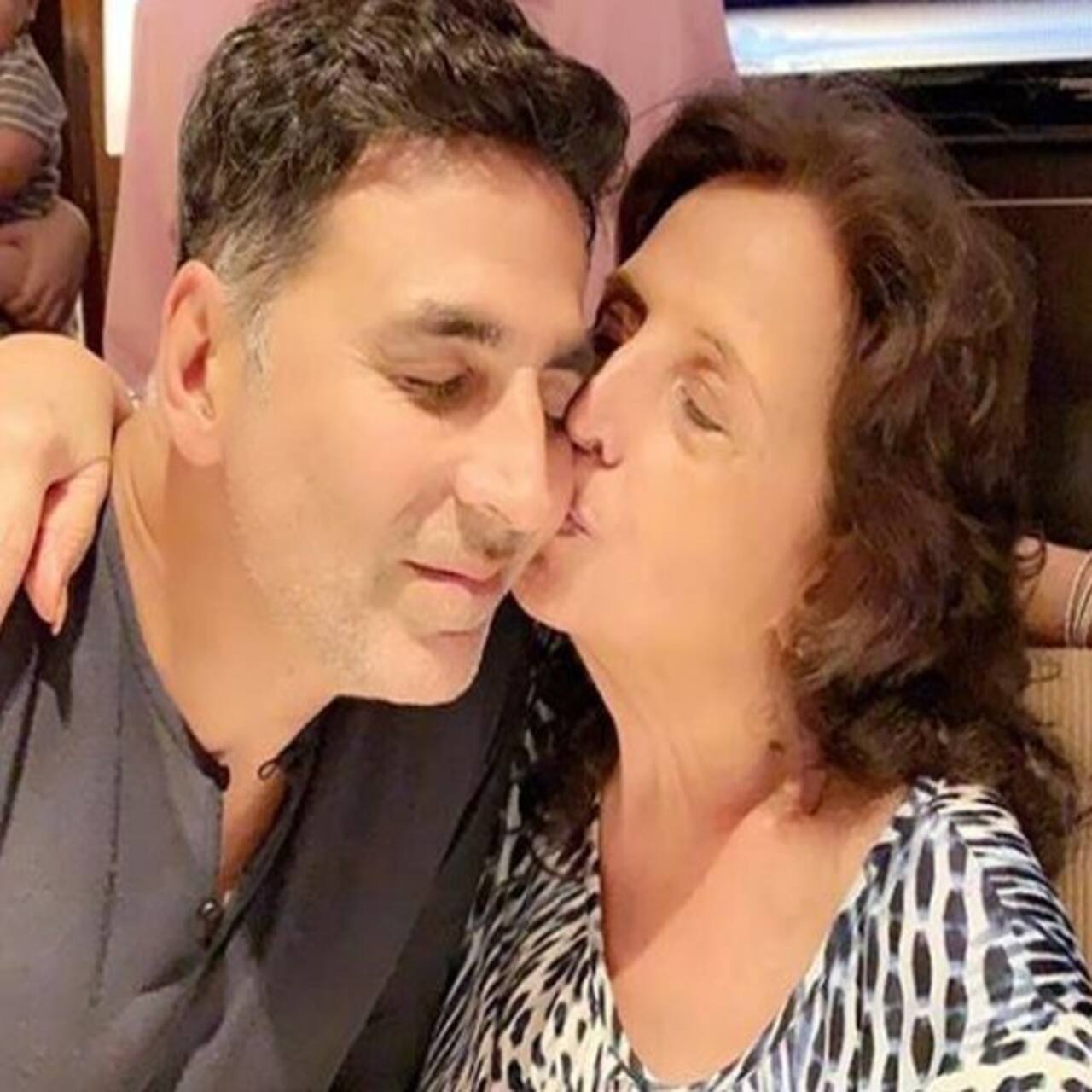Akshay Kumar shares adorable photo with mom Aruna Bhatia on his ...