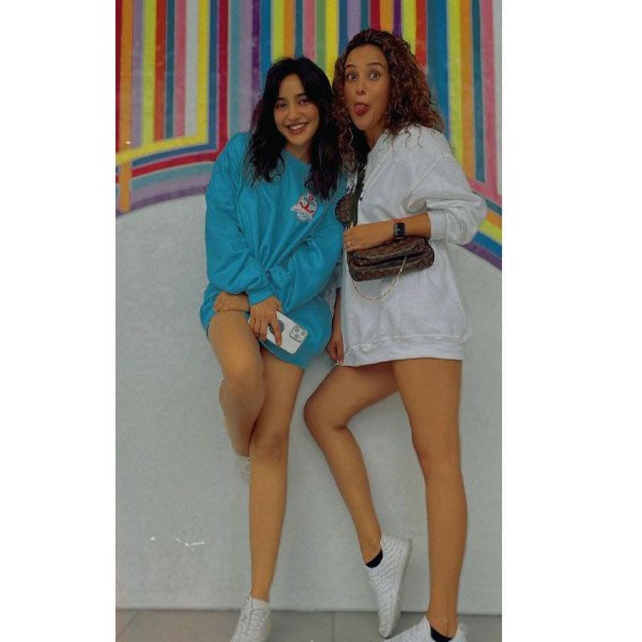 5 times the sizzling Sharma sisters Neha and Aisha posed together and ...