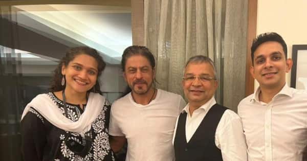 Aryan Khan Bail: Smile returns on Shah Rukh Khan's face as he poses ...