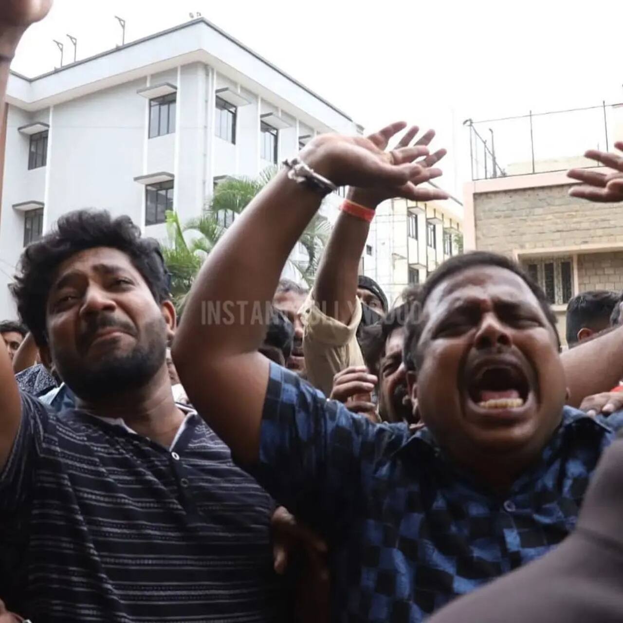 Rip Puneeth Rajkumar Huge Crowd Gathers For Appus Last Rites His