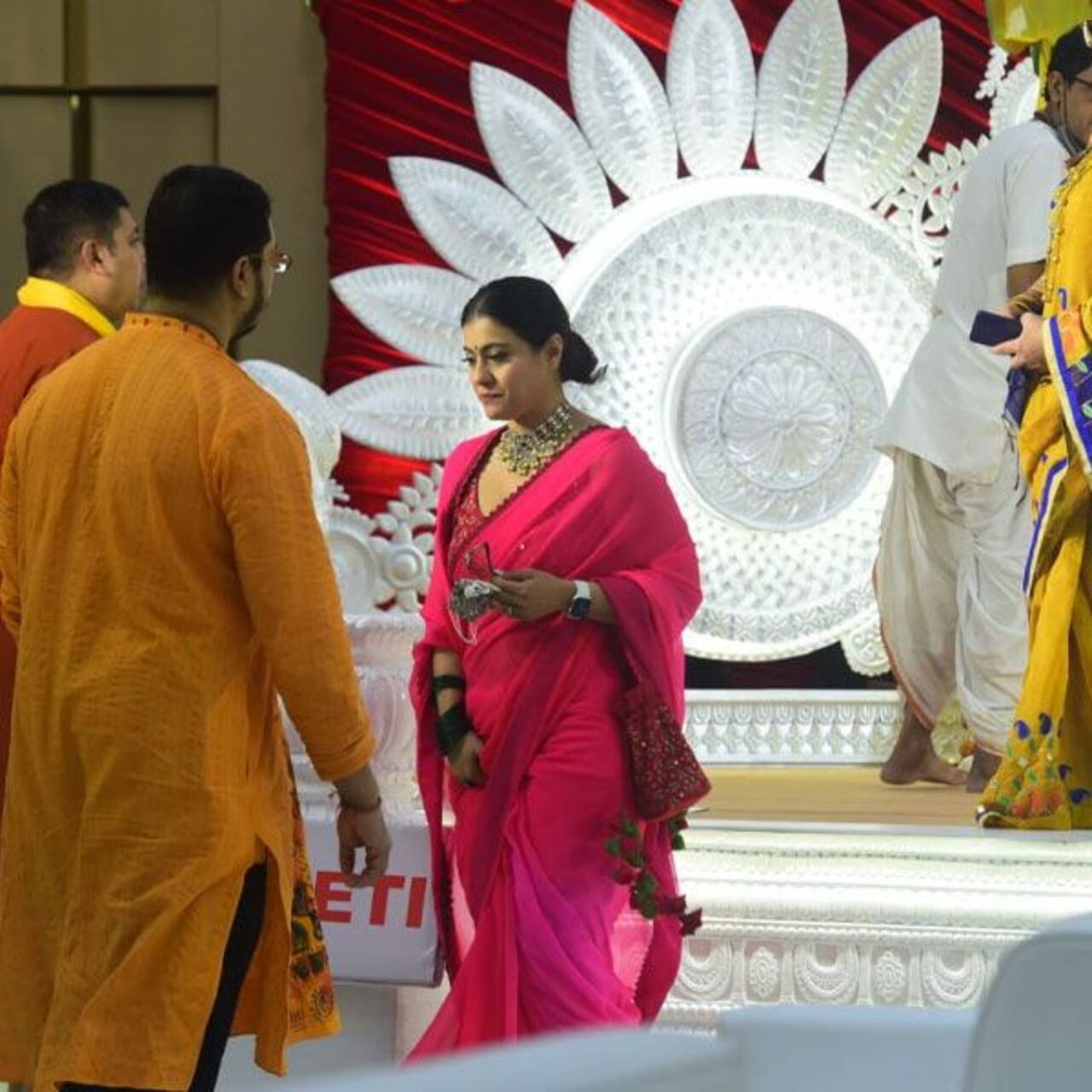 Kajol Devgn attends Durga puja looking ravishing in a bright pink saree ...